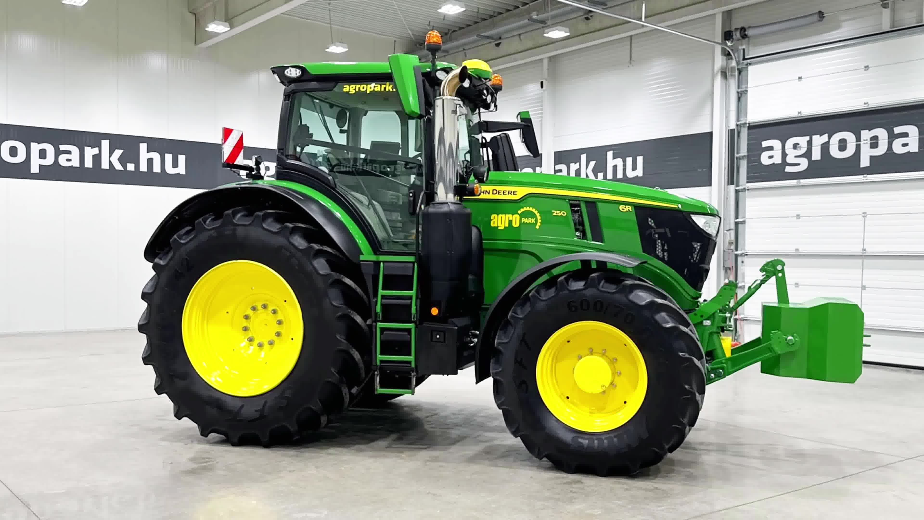 John Deere 6R 250 (589 hours) - AGROPARK - Value in Agriculture