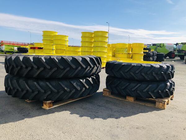 New Adjustable row crop wheel set with 270/95R36 and 340/85R48 ...
